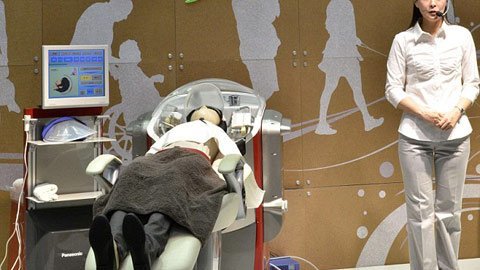 Robot làm đầu đầu tiên trên thế giới
