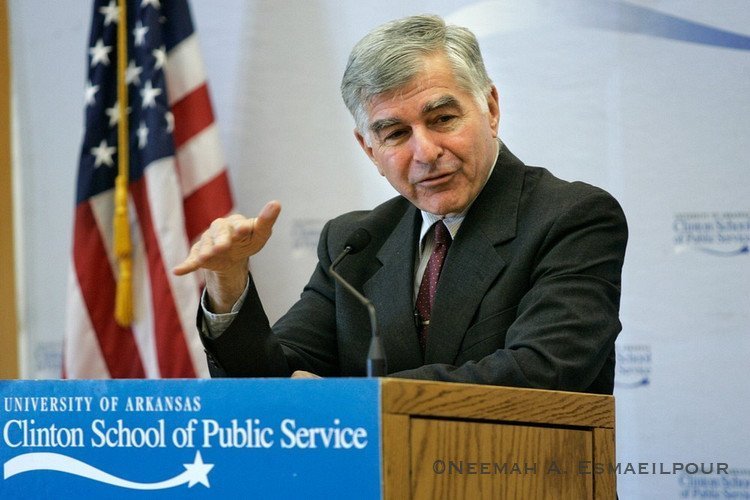 Micheal Dukakis dành sự ưu ái cho DN Fast500