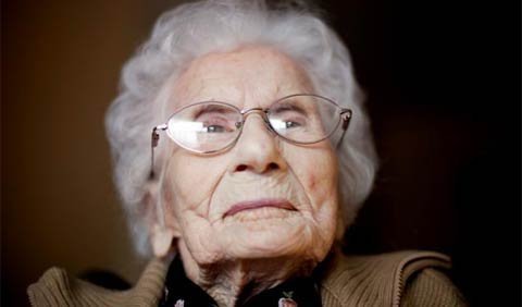 Cụ bà già nhất thế giới qua đời