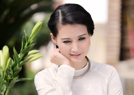 Hoa hậu Sonya Sương Đặng óng ả trong dáng hình cô gái Hà Nội